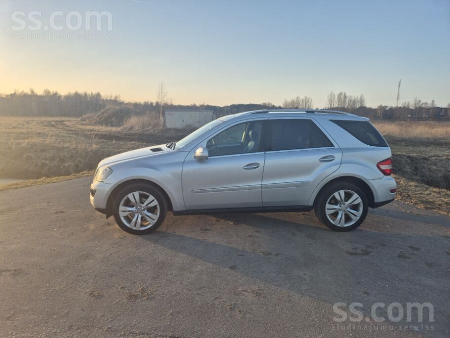 Pelēks Mercedes-Benz ML 320 2010 Rīga, ar dzinēja tilpumu 3.00 L un nobraukumu 274 tūkst. km par 9660 €, foto 7 vietnē AUTOMOTO.COM.LV