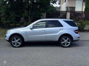 Grey Mercedes-Benz ML 320 2011 in Vilnius, with an engine capacity of 3.20 L and mileage of 230 thousand km for 6600 €, photo 4 on AUTOMOTO.COM.LV
