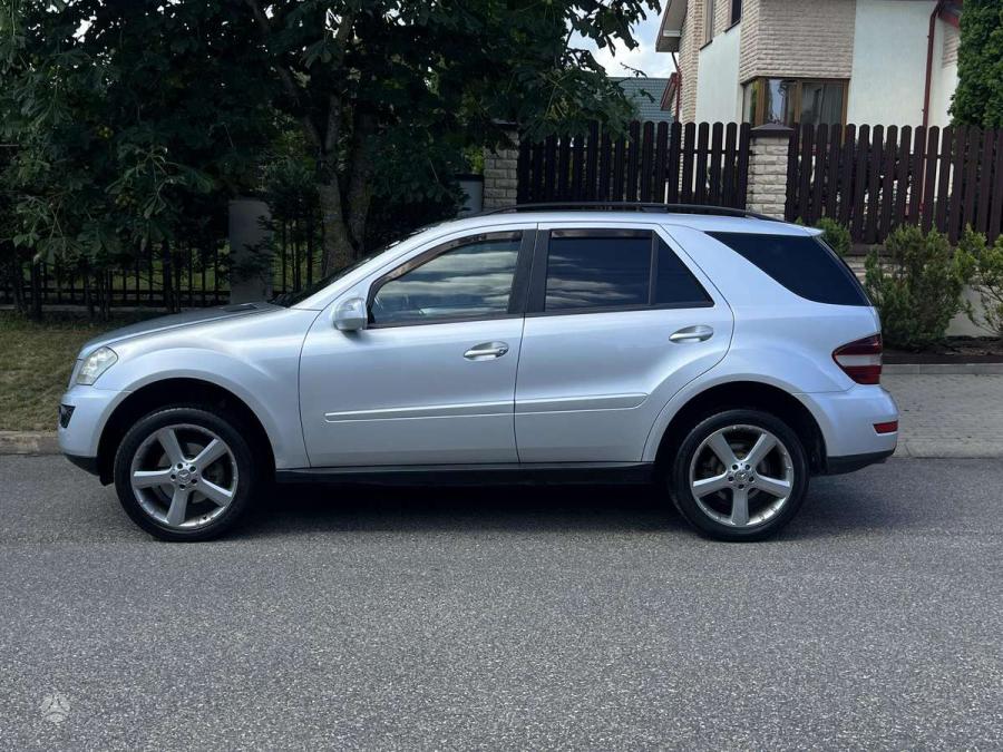 Grey Mercedes-Benz ML 320 2011 in Vilnius, with an engine capacity of 3.20 L and mileage of 230 thousand km for 6600 €, photo 4 on AUTOMOTO.COM.LV