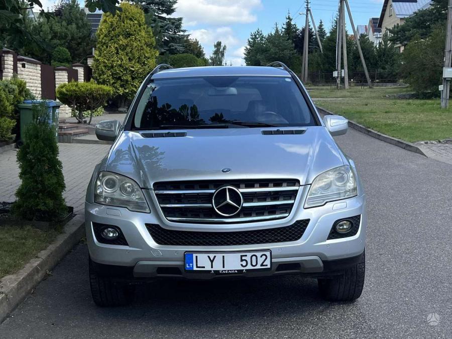 Grey Mercedes-Benz ML 320 2011 in Vilnius, with an engine capacity of 3.20 L and mileage of 230 thousand km for 6600 €, photo 5 on AUTOMOTO.COM.LV