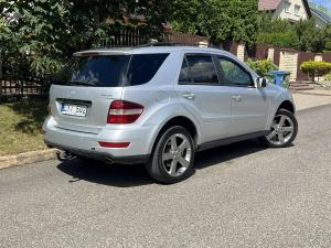Grey Mercedes-Benz ML 320 2011 in Vilnius, with an engine capacity of 3.20 L and mileage of 230 thousand km for 6600 €, photo 9 on AUTOMOTO.COM.LV