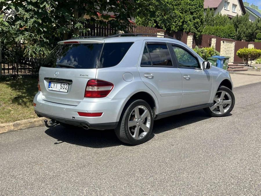 Grey Mercedes-Benz ML 320 2011 in Vilnius, with an engine capacity of 3.20 L and mileage of 230 thousand km for 6600 €, photo 9 on AUTOMOTO.COM.LV