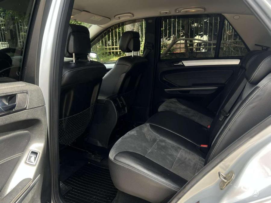 Grey Mercedes-Benz ML 320 2011 in Vilnius, with an engine capacity of 3.20 L and mileage of 230 thousand km for 6600 €, photo 15 on AUTOMOTO.COM.LV