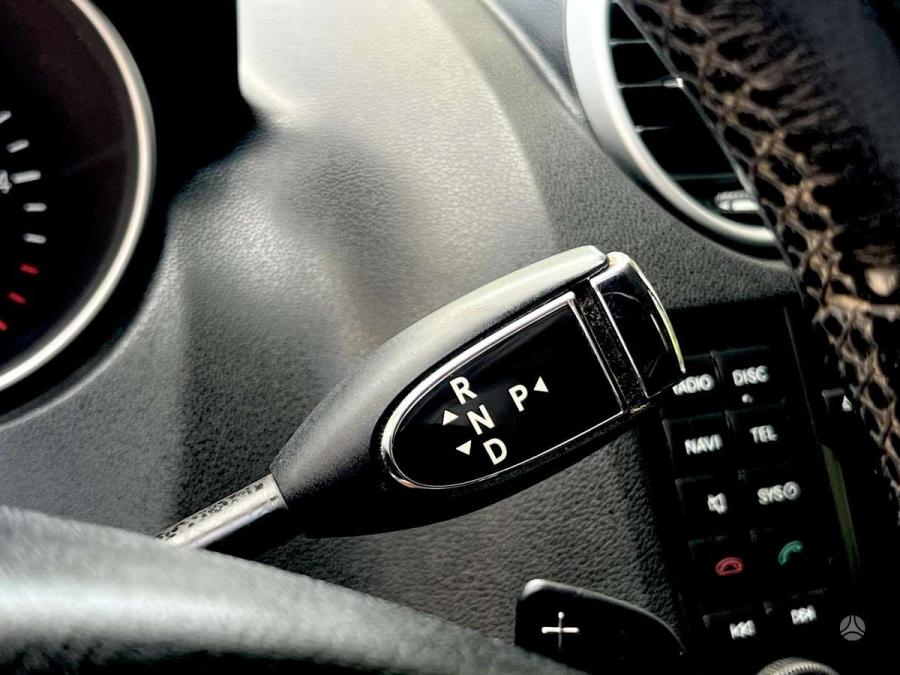 Grey Mercedes-Benz ML 320 2011 in Vilnius, with an engine capacity of 3.20 L and mileage of 230 thousand km for 6600 €, photo 19 on AUTOMOTO.COM.LV