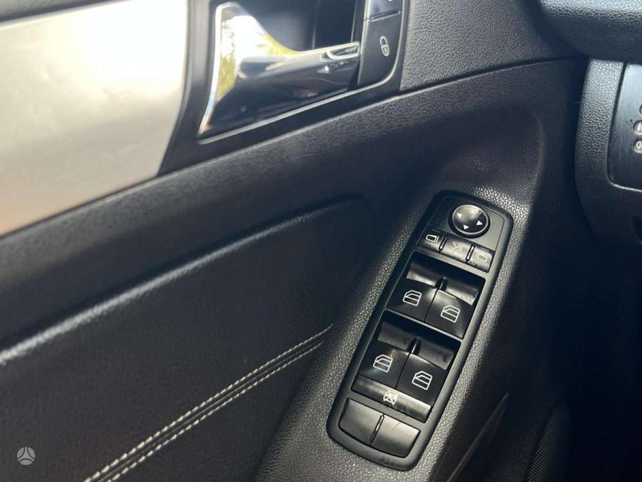 Grey Mercedes-Benz ML 320 2011 in Vilnius, with an engine capacity of 3.20 L and mileage of 230 thousand km for 6600 €, photo 20 on AUTOMOTO.COM.LV