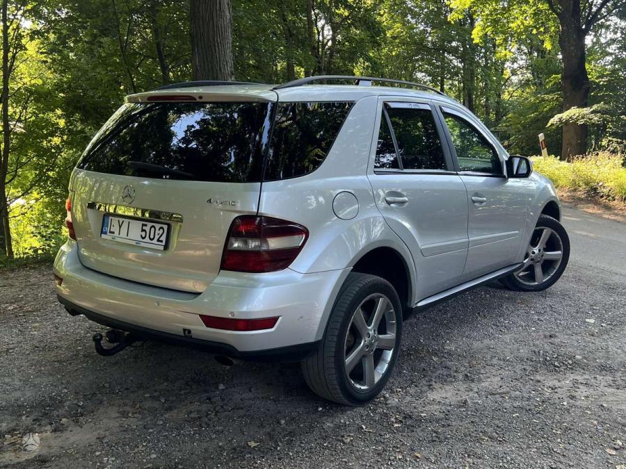 Grey Mercedes-Benz ML 320 2011 in Vilnius, with an engine capacity of 3.20 L and mileage of 230 thousand km for 6950 €, photo 3 on AUTOMOTO.COM.LV