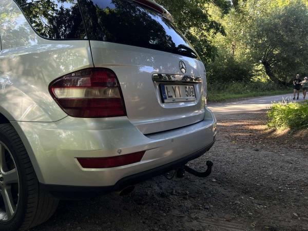 Grey Mercedes-Benz ML 320 2011 in Vilnius, with an engine capacity of 3.20 L and mileage of 230 thousand km for 6950 €, photo 5 on AUTOMOTO.COM.LV