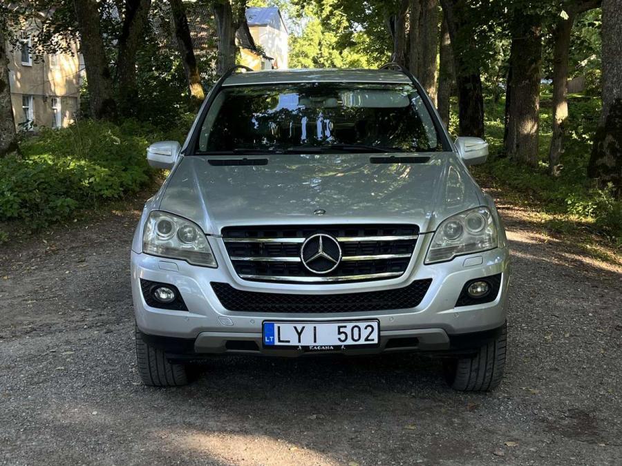 Grey Mercedes-Benz ML 320 2011 in Vilnius, with an engine capacity of 3.20 L and mileage of 230 thousand km for 6950 €, photo 7 on AUTOMOTO.COM.LV