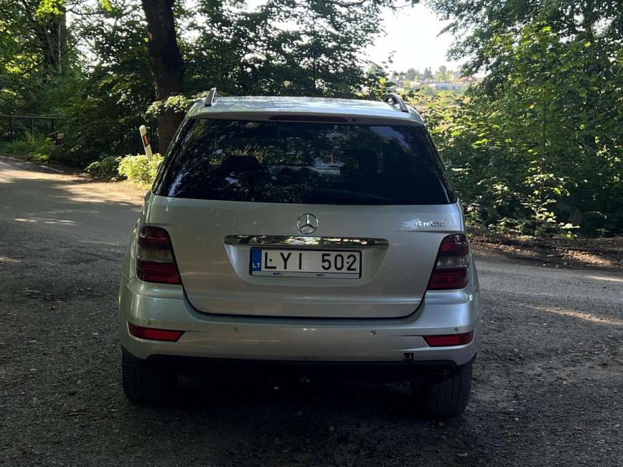 Grey Mercedes-Benz ML 320 2011 in Vilnius, with an engine capacity of 3.20 L and mileage of 230 thousand km for 6950 €, photo 8 on AUTOMOTO.COM.LV