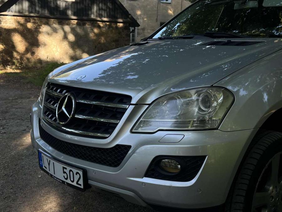 Grey Mercedes-Benz ML 320 2011 in Vilnius, with an engine capacity of 3.20 L and mileage of 230 thousand km for 6950 €, photo 10 on AUTOMOTO.COM.LV