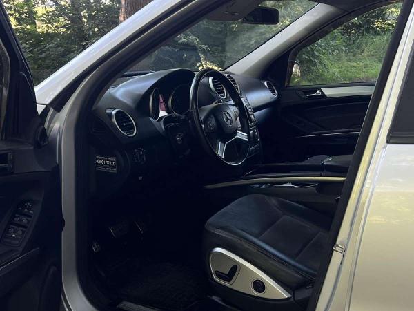 Grey Mercedes-Benz ML 320 2011 in Vilnius, with an engine capacity of 3.20 L and mileage of 230 thousand km for 6950 €, photo 10 on AUTOMOTO.COM.LV