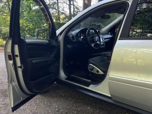 Grey Mercedes-Benz ML 320 2011 in Vilnius, with an engine capacity of 3.20 L and mileage of 230 thousand km for 6950 €, photo 12 on AUTOMOTO.COM.LV