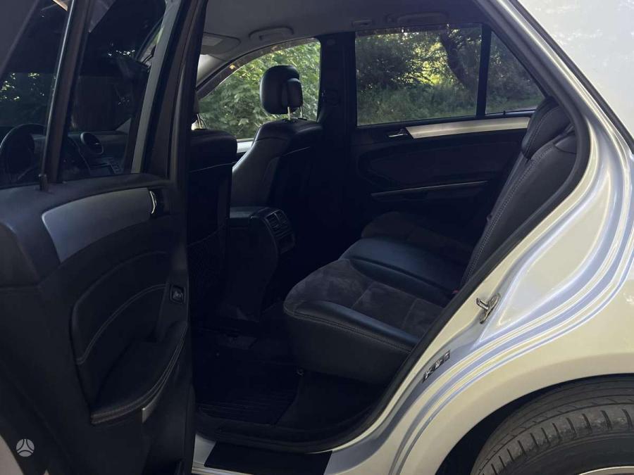 Grey Mercedes-Benz ML 320 2011 in Vilnius, with an engine capacity of 3.20 L and mileage of 230 thousand km for 6950 €, photo 13 on AUTOMOTO.COM.LV