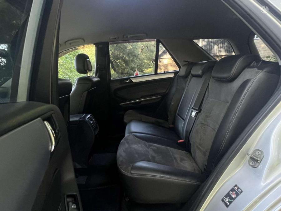 Grey Mercedes-Benz ML 320 2011 in Vilnius, with an engine capacity of 3.20 L and mileage of 230 thousand km for 6950 €, photo 14 on AUTOMOTO.COM.LV