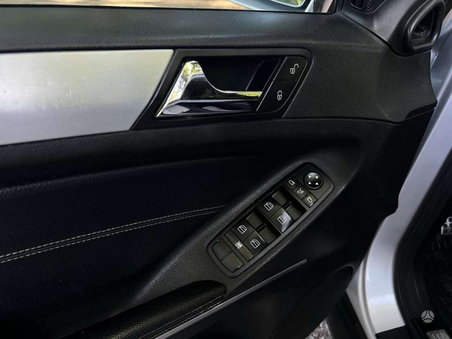 Grey Mercedes-Benz ML 320 2011 in Vilnius, with an engine capacity of 3.20 L and mileage of 230 thousand km for 6950 €, photo 15 on AUTOMOTO.COM.LV