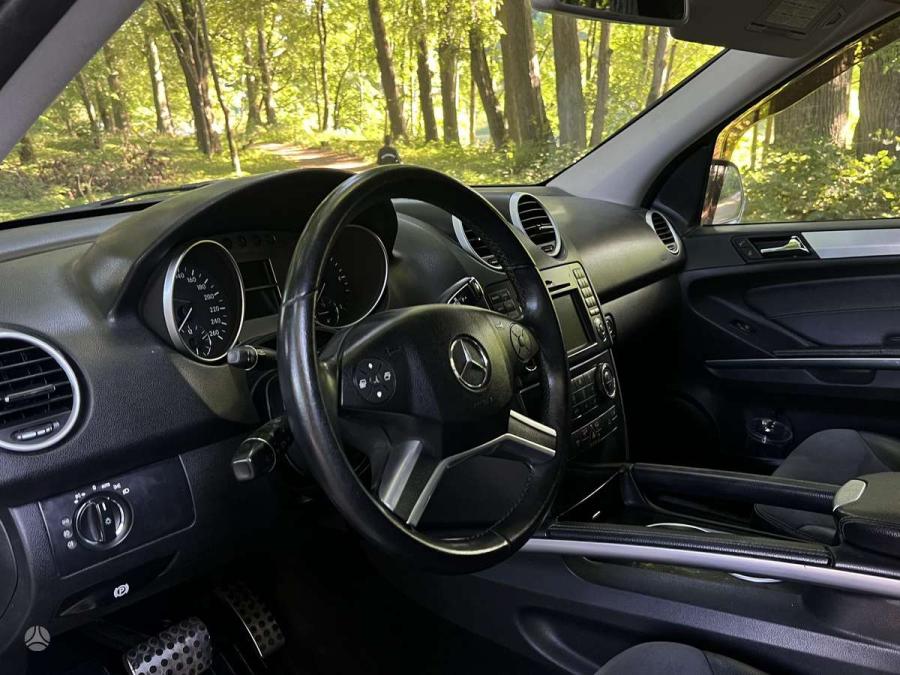 Grey Mercedes-Benz ML 320 2011 in Vilnius, with an engine capacity of 3.20 L and mileage of 230 thousand km for 6950 €, photo 18 on AUTOMOTO.COM.LV