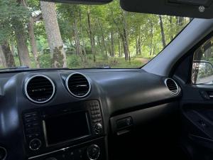 Grey Mercedes-Benz ML 320 2011 in Vilnius, with an engine capacity of 3.20 L and mileage of 230 thousand km for 6950 €, photo 23 on AUTOMOTO.COM.LV