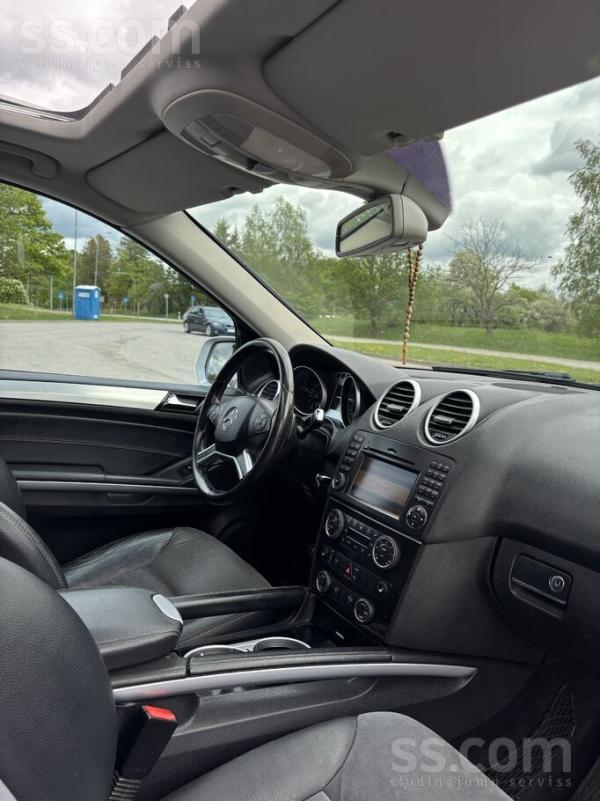 Grey Mercedes-Benz ML 320 2009 in Saldus, with an engine capacity of 3.20 L and mileage of 307 thousand km for 6000 €, photo 6 on AUTOMOTO.COM.LV