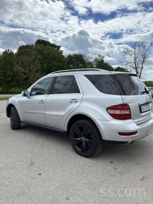 Grey Mercedes-Benz ML 320 2009 in Saldus, with an engine capacity of 3.20 L and mileage of 307 thousand km for 6000 €, photo  on AUTOMOTO.COM.LV