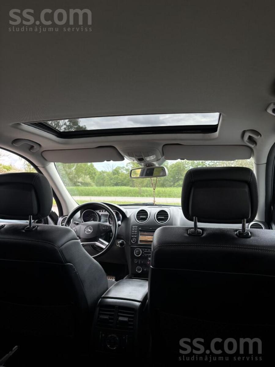 Grey Mercedes-Benz ML 320 2009 in Saldus, with an engine capacity of 3.20 L and mileage of 307 thousand km for 6000 €, photo 3 on AUTOMOTO.COM.LV