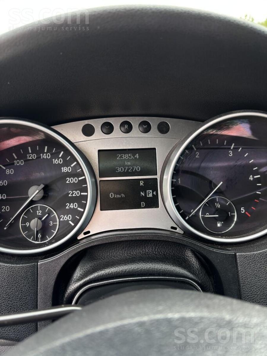 Grey Mercedes-Benz ML 320 2009 in Saldus, with an engine capacity of 3.20 L and mileage of 307 thousand km for 6000 €, photo 4 on AUTOMOTO.COM.LV
