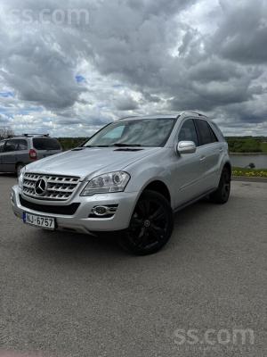 Grey Mercedes-Benz ML 320 2009 in Saldus, with an engine capacity of 3.20 L and mileage of 307 thousand km for 6000 €, photo 5 on AUTOMOTO.COM.LV