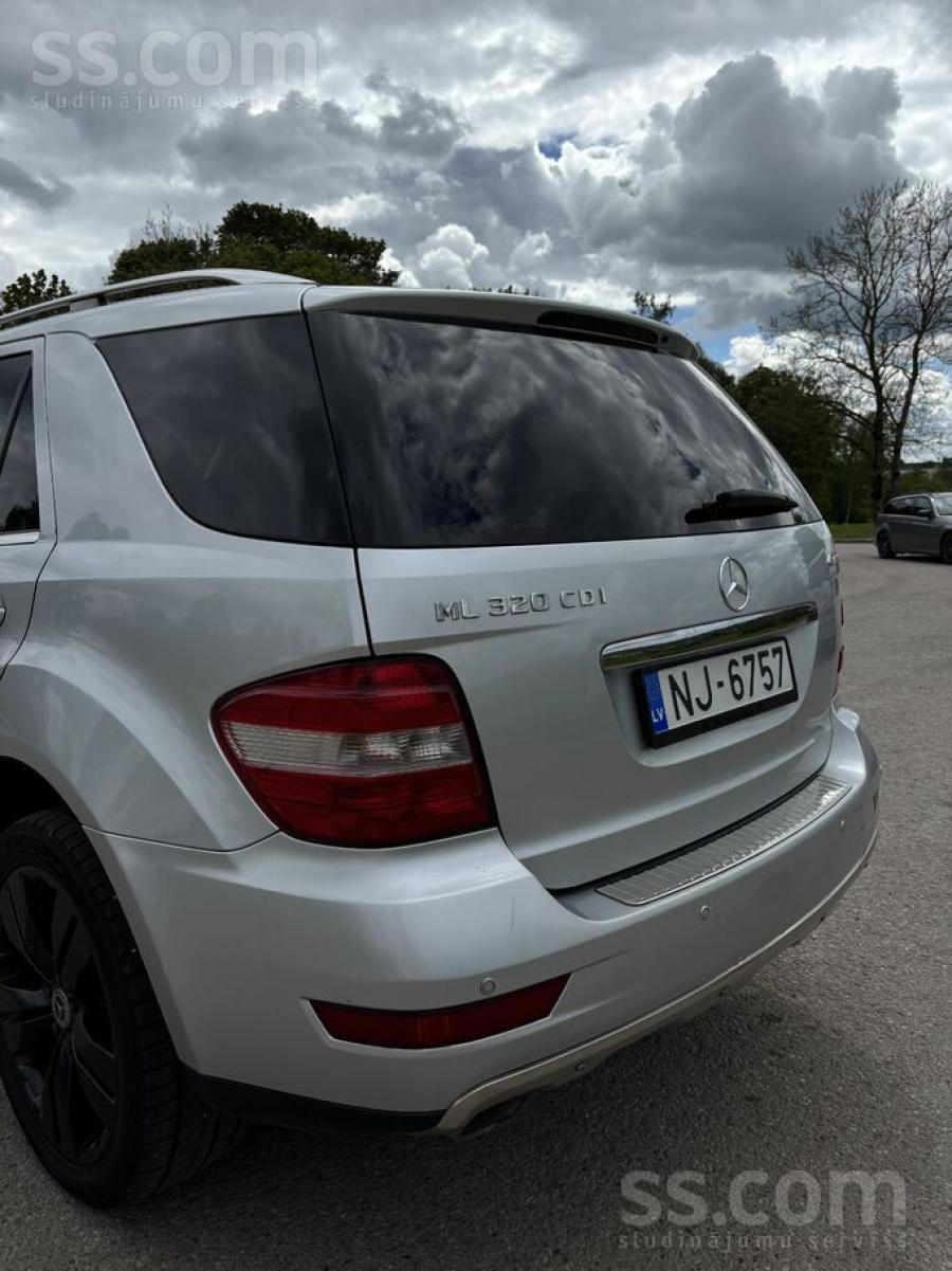 Grey Mercedes-Benz ML 320 2009 in Saldus, with an engine capacity of 3.20 L and mileage of 307 thousand km for 6000 €, photo 6 on AUTOMOTO.COM.LV