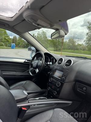 Grey Mercedes-Benz ML 320 2009 in Saldus, with an engine capacity of 3.20 L and mileage of 307 thousand km for 6000 €, photo 7 on AUTOMOTO.COM.LV