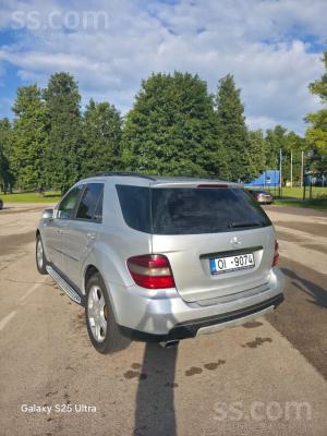 Pelēks Mercedes-Benz ML 320 2005 Preiļi, ar dzinēja tilpumu 3.00 L un nobraukumu 0 tūkst. km par 4499 €, foto 7 vietnē AUTOMOTO.COM.LV
