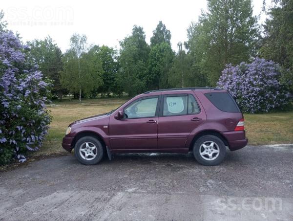 Sarkans Mercedes-Benz ML 320 1999 Liepāja, ar dzinēja tilpumu 3.20 L un nobraukumu 327 tūkst. km par 2600 €, foto 9 vietnē AUTOMOTO.COM.LV