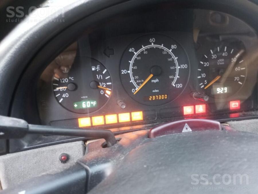Sarkans Mercedes-Benz ML 320 1999 Liepāja, ar dzinēja tilpumu 3.20 L un nobraukumu 327 tūkst. km par 2600 €, foto 3 vietnē AUTOMOTO.COM.LV
