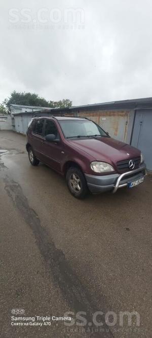 Red Mercedes-Benz ML 320 1999 in Riga, with an engine capacity of 3.20 L and mileage of 342 thousand km for 1400 €, photo 4 on AUTOMOTO.COM.LV