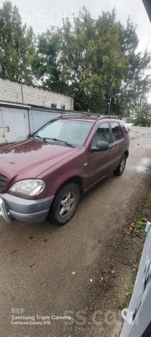 Red Mercedes-Benz ML 320 1999 in Riga, with an engine capacity of 3.20 L and mileage of 342 thousand km for 1400 €, photo 5 on AUTOMOTO.COM.LV