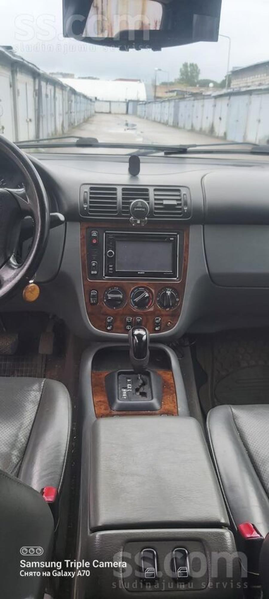 Red Mercedes-Benz ML 320 1999 in Riga, with an engine capacity of 3.20 L and mileage of 342 thousand km for 1400 €, photo 6 on AUTOMOTO.COM.LV