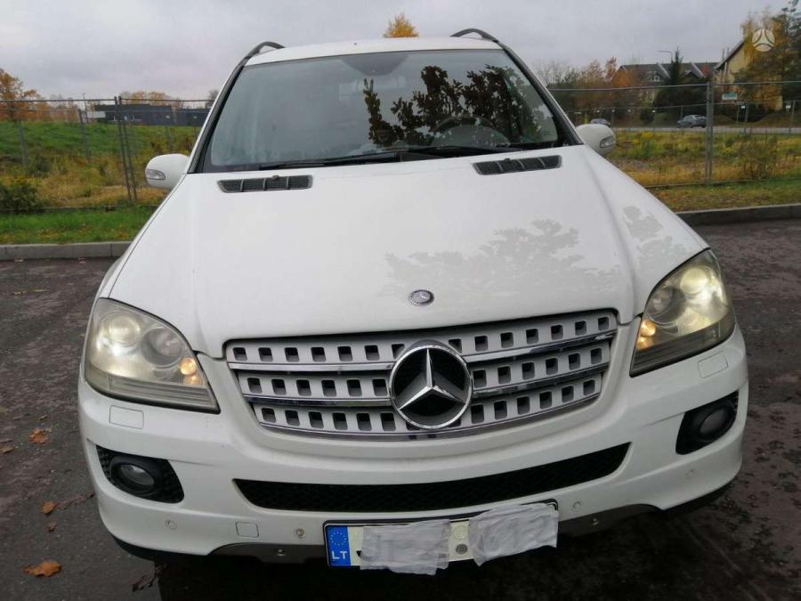 Balts Mercedes-Benz ML 320 2006 Kauņa, ar dzinēja tilpumu 2.99 L un nobraukumu 327 tūkst. km par 5900 €, foto 7 vietnē AUTOMOTO.COM.LV