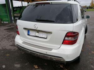 Balts Mercedes-Benz ML 320 2006 Kauņa, ar dzinēja tilpumu 2.99 L un nobraukumu 327 tūkst. km par 5900 €, foto 9 vietnē AUTOMOTO.COM.LV