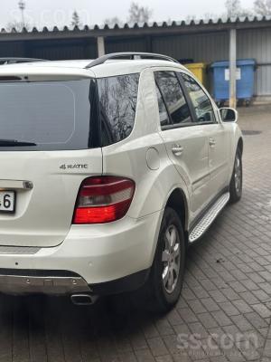 White Mercedes-Benz ML 320 2007 in Riga, with an engine capacity of 3.00 L and mileage of 348 thousand km for 4990 €, photo 3 on AUTOMOTO.COM.LV