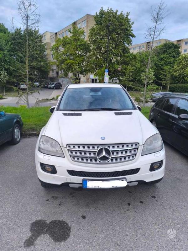 Balts Mercedes-Benz ML 320 2008 Viļņa, ar dzinēja tilpumu 2.99 L un nobraukumu 274 tūkst. km par 8850 €, foto 1 vietnē AUTOMOTO.COM.LV