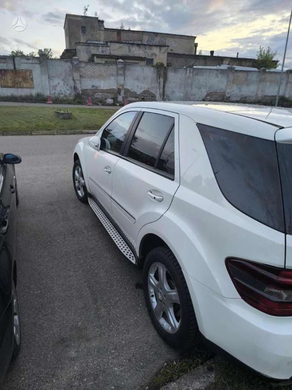 Balts Mercedes-Benz ML 320 2008 Viļņa, ar dzinēja tilpumu 2.99 L un nobraukumu 274 tūkst. km par 8850 €, foto 3 vietnē AUTOMOTO.COM.LV