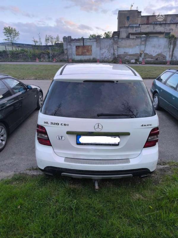Balts Mercedes-Benz ML 320 2008 Viļņa, ar dzinēja tilpumu 2.99 L un nobraukumu 274 tūkst. km par 8850 €, foto 4 vietnē AUTOMOTO.COM.LV