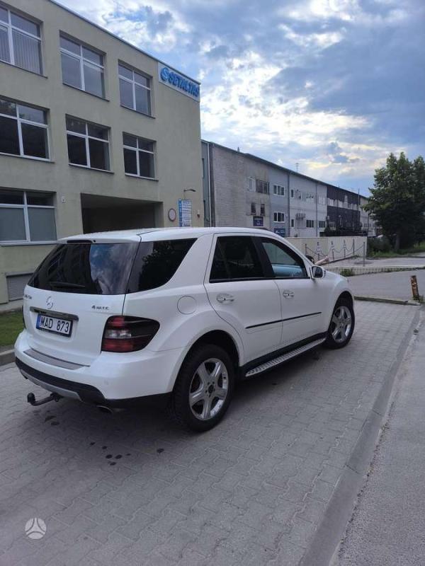 Balts Mercedes-Benz ML 320 2008 Viļņa, ar dzinēja tilpumu 3.00 L un nobraukumu 274 tūkst. km par 8200 €, foto 6 vietnē AUTOMOTO.COM.LV