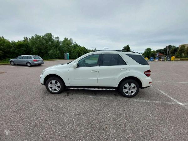 White Mercedes-Benz ML 320 2008 in Jurbarkas, with an engine capacity of 2.99 L and mileage of 478 thousand km for 6500 €, photo 1 on AUTOMOTO.COM.LV