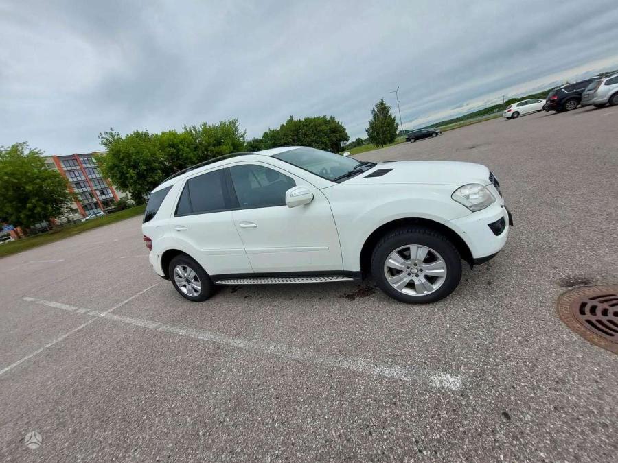 Balts Mercedes-Benz ML 320 2008 Jurbarkas, ar dzinēja tilpumu 2.99 L un nobraukumu 478 tūkst. km par 6500 €, foto 4 vietnē AUTOMOTO.COM.LV