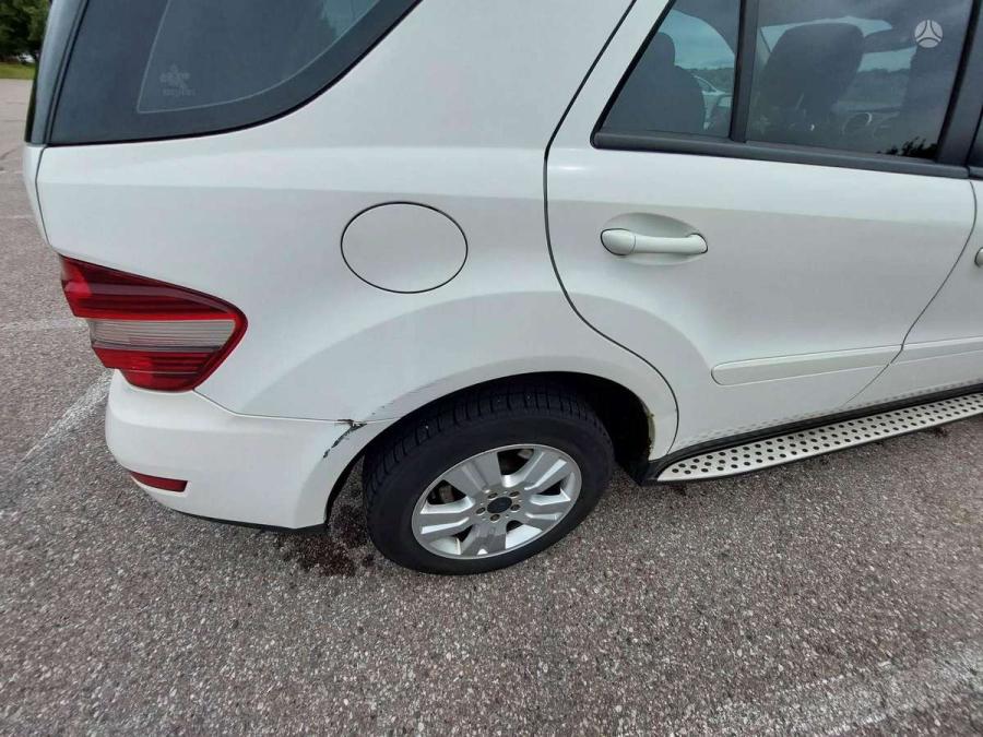 Balts Mercedes-Benz ML 320 2008 Jurbarkas, ar dzinēja tilpumu 2.99 L un nobraukumu 478 tūkst. km par 6500 €, foto 5 vietnē AUTOMOTO.COM.LV