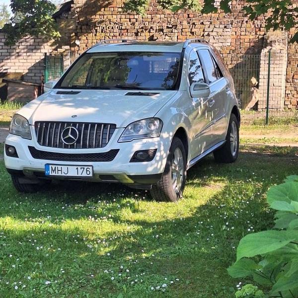 White Mercedes-Benz ML 320 2008 in Vilnius, with an engine capacity of 2.99 L and mileage of 489 thousand km for 4800 €, photo 1 on AUTOMOTO.COM.LV