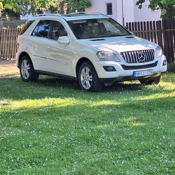 White Mercedes-Benz ML 320 2008 in Vilnius, with an engine capacity of 2.99 L and mileage of 489 thousand km for 4800 €, photo 3 on AUTOMOTO.COM.LV