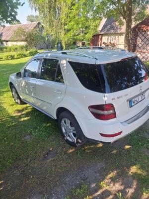 Белый Мерседес МЛ 320 2008 в Вильнюс, объемом двигателя 2.99 л и пробегом 489 тыс. км за 4800 €, фото 5 на AUTOMOTO.COM.LV