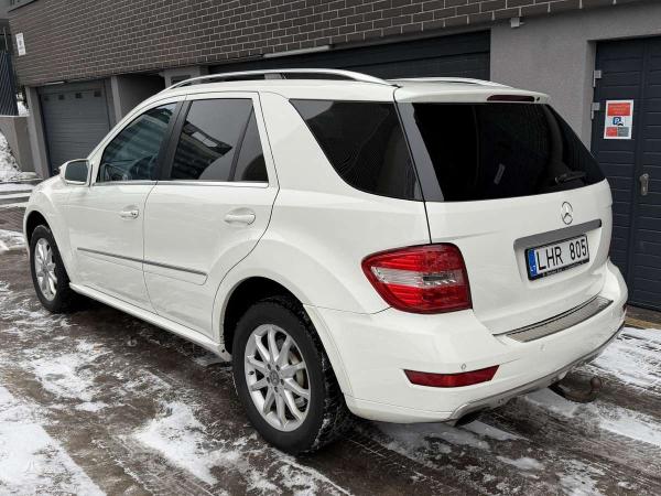 Balts Mercedes-Benz ML 320 2009 Viļņa, ar dzinēja tilpumu 2.99 L un nobraukumu 424 tūkst. km par 5700 €, foto 3 vietnē AUTOMOTO.COM.LV