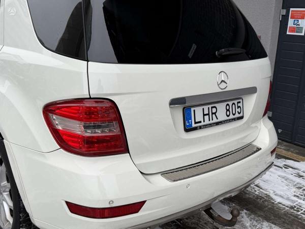Balts Mercedes-Benz ML 320 2009 Viļņa, ar dzinēja tilpumu 2.99 L un nobraukumu 424 tūkst. km par 5700 €, foto 4 vietnē AUTOMOTO.COM.LV