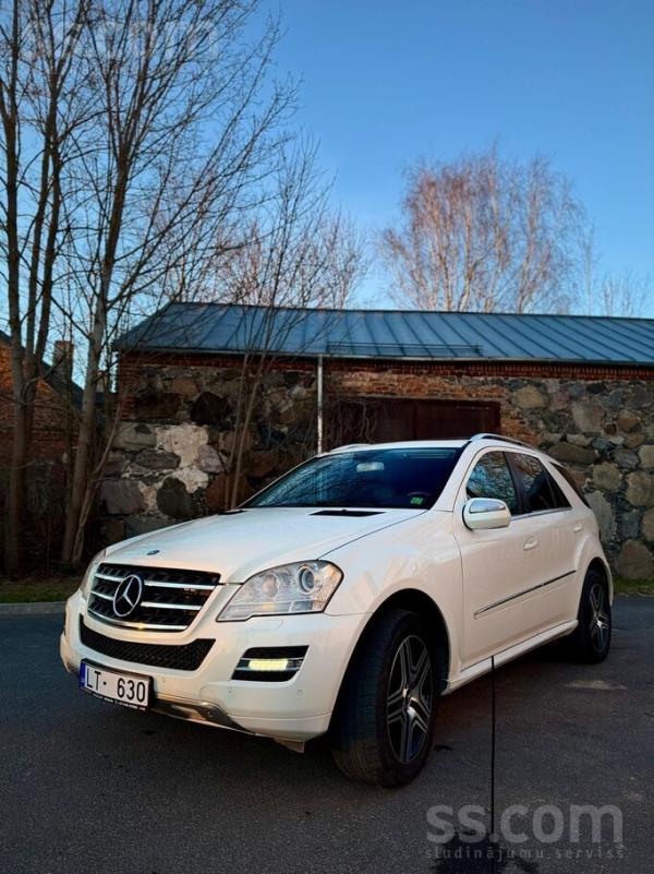 White Mercedes-Benz ML 320 2009 in Rezekne, with an engine capacity of 3.00 L and mileage of 294 thousand km for 7800 €, photo 2 on AUTOMOTO.COM.LV